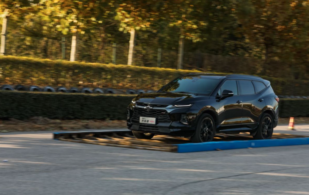 雪佛兰开拓者：是7座家用SUV，更是美系越野的强者 - — AutoLab