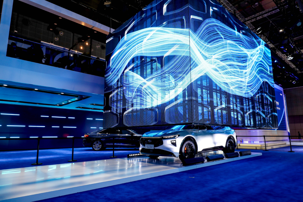 全新高端中大型SUV福特EVOS全球首发，重新定义智能座舱 - — AutoLab